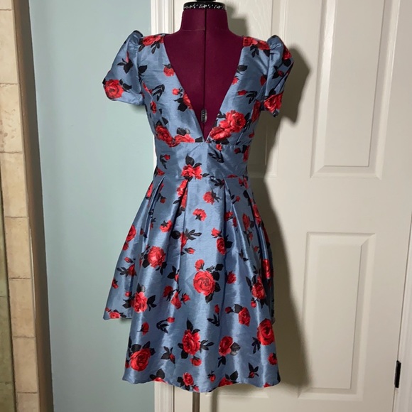 eshakti | Dresses | Nwot Eshakti Plunge Floral Rose Print Dress | Poshmark